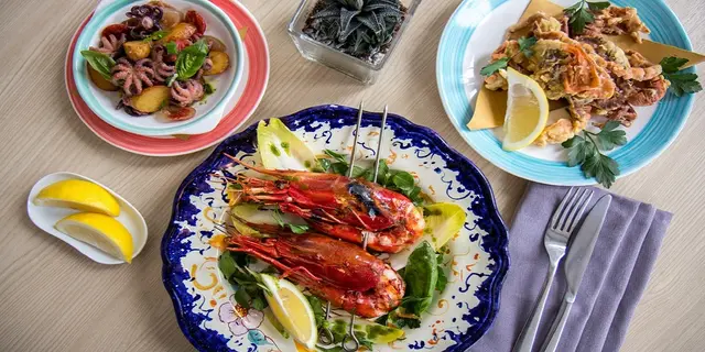 Italian Cuisine Lover: Main Course & Semi Buffet Lunch-Cozy and ...